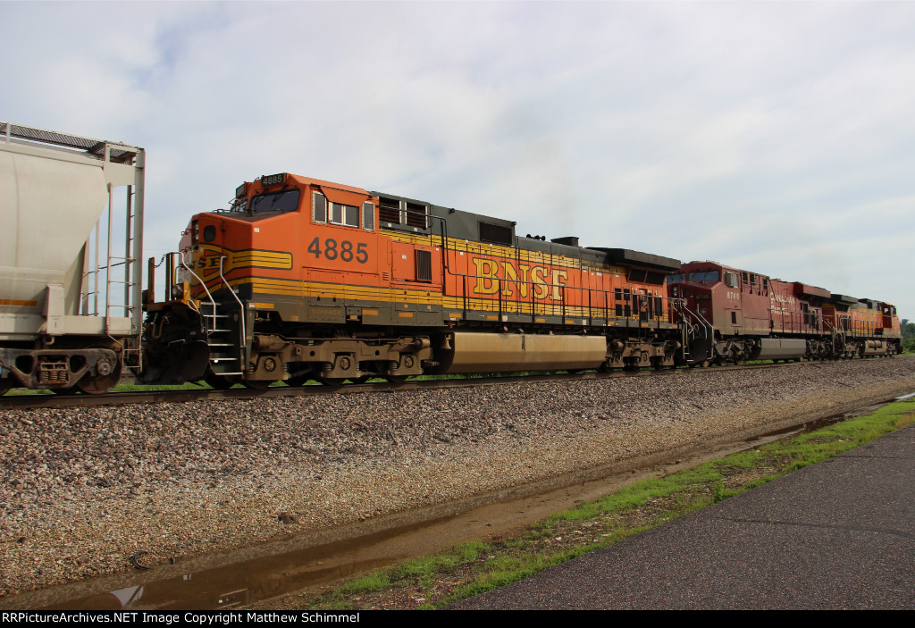 BNSF 4885